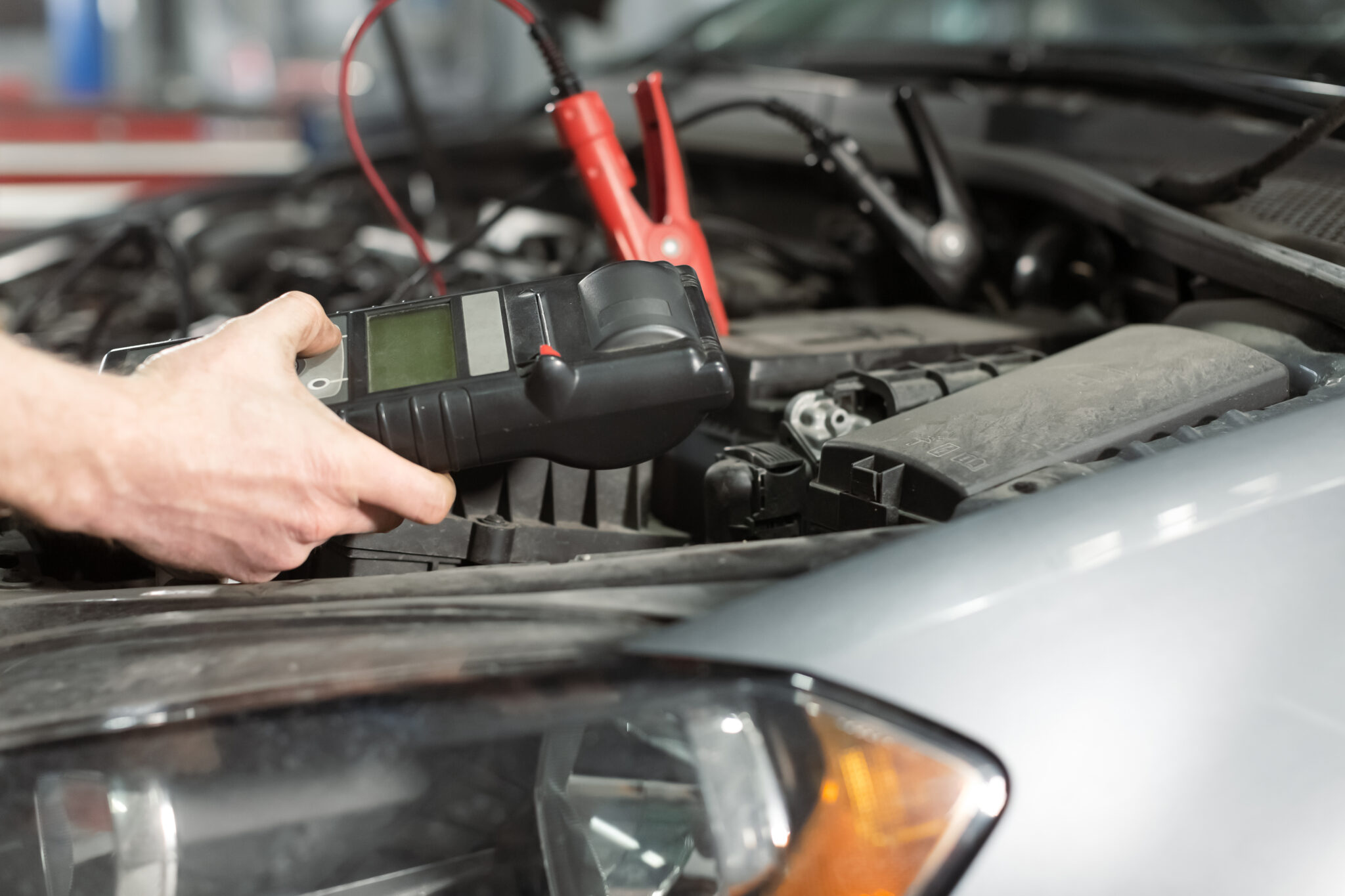 Como ligar carro sem bateria - Muchpneu.pt - Pneus Baratos